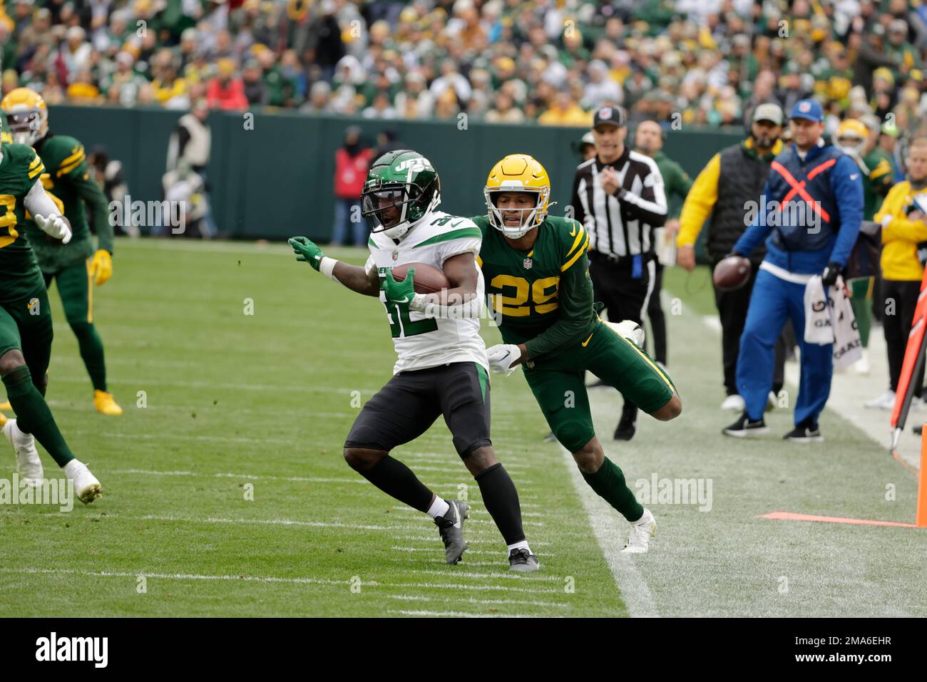 New York Jets running back Michael Carter (32) during an NFL football ...