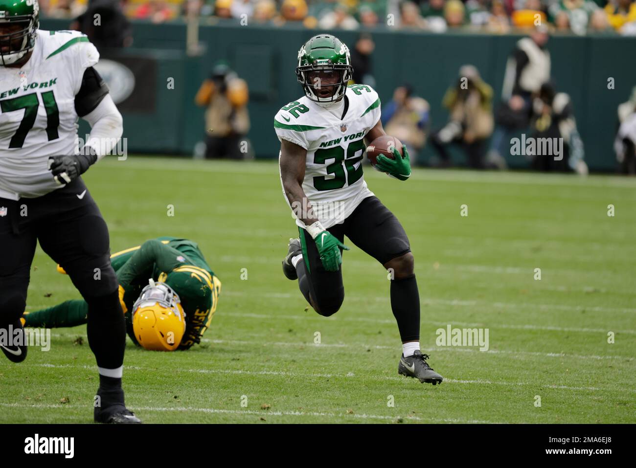New York Jets running back Michael Carter (32) during an NFL football ...