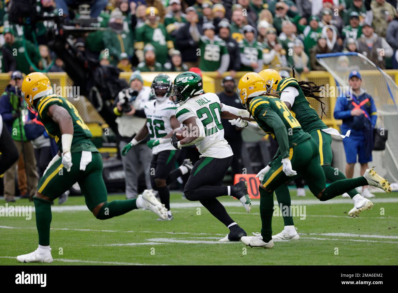 New York Jets running back Breece Hall (20) scores a touchdown during ...