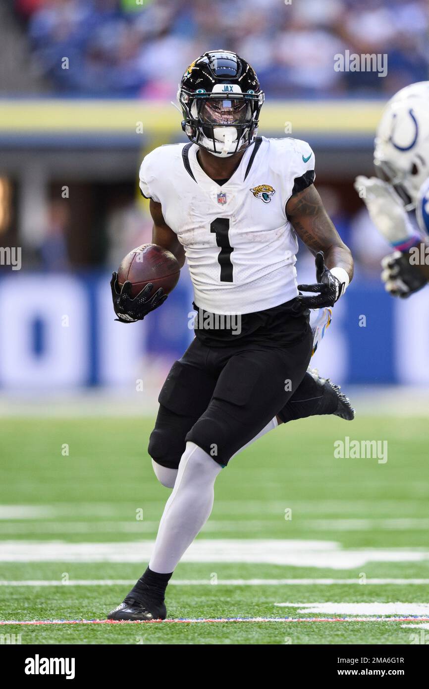 Jacksonville Jaguars running back Travis Etienne Jr. (1) runs to the ...