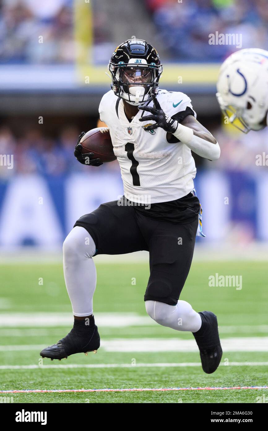 Jacksonville Jaguars running back Travis Etienne Jr. (1) runs to the ...