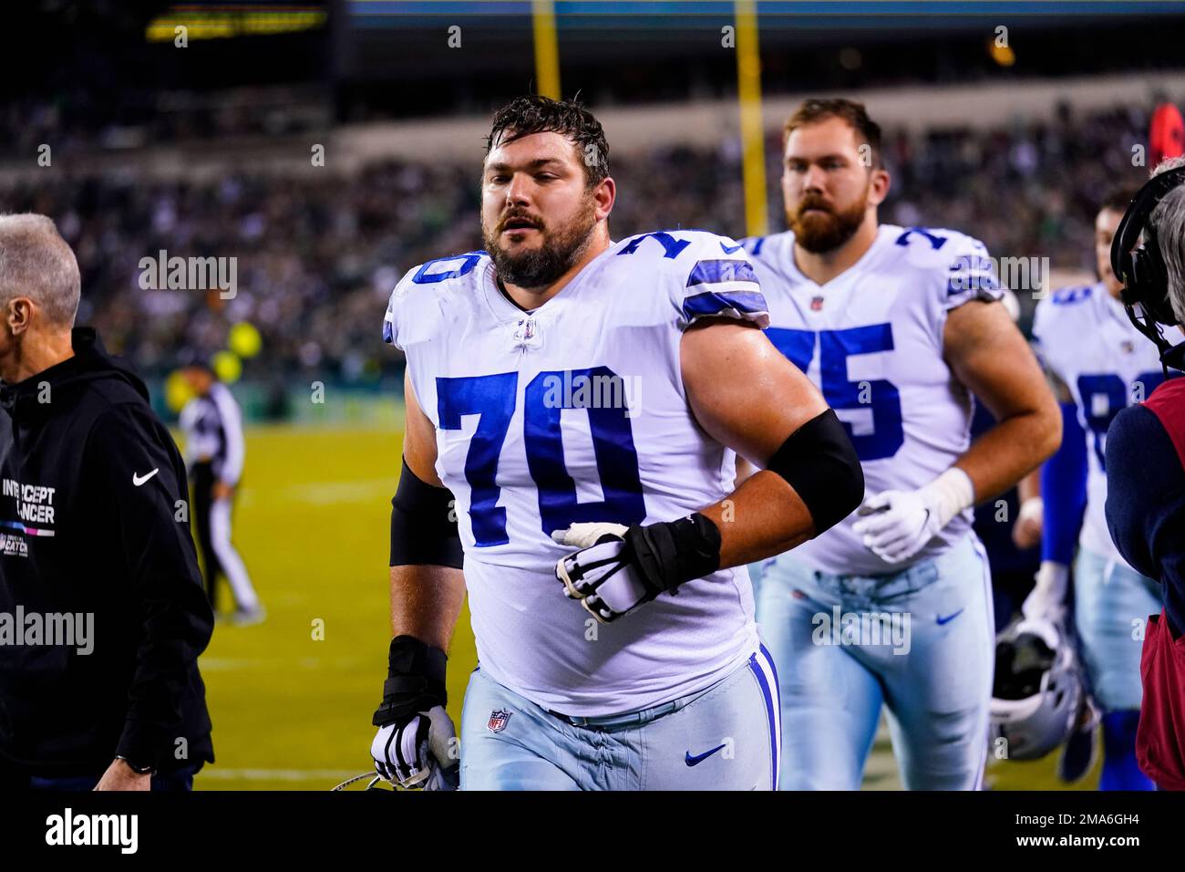 Dallas Cowboys guard Zack Martin in action during an NFL football game ...