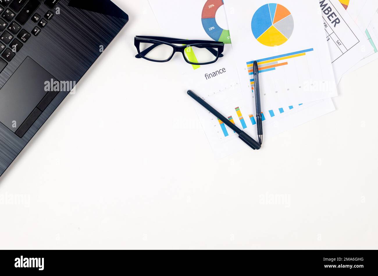 Business background. Financial analysis, accounting, statistics ...