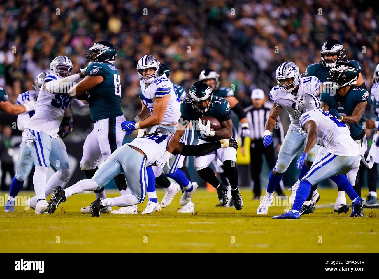 Philadelphia Eagles running back Kenneth Gainwell (14) in action during ...
