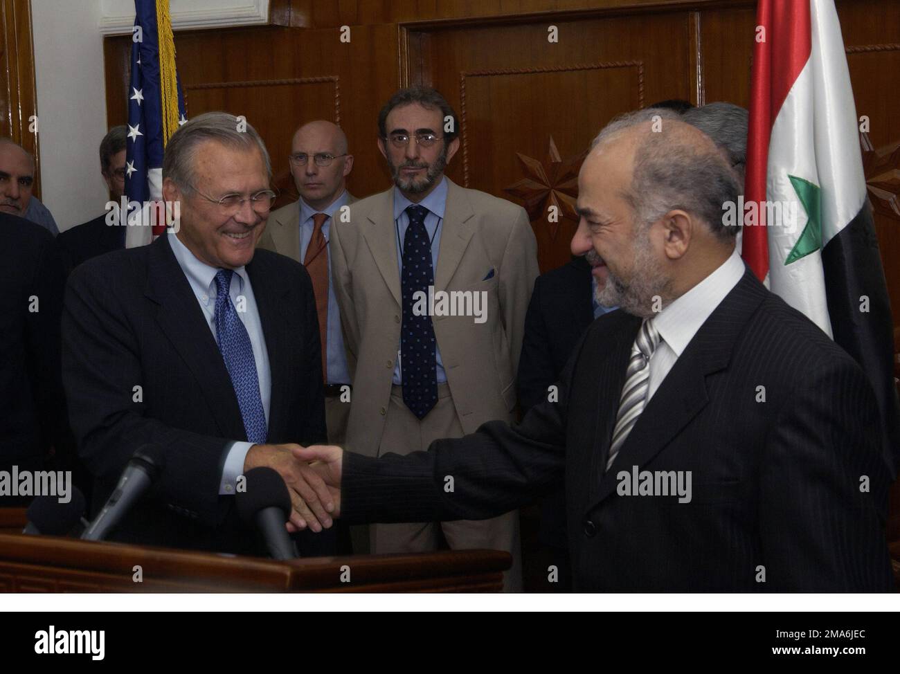 Donald rumsfeld visit iraq hi-res stock photography and images - Alamy
