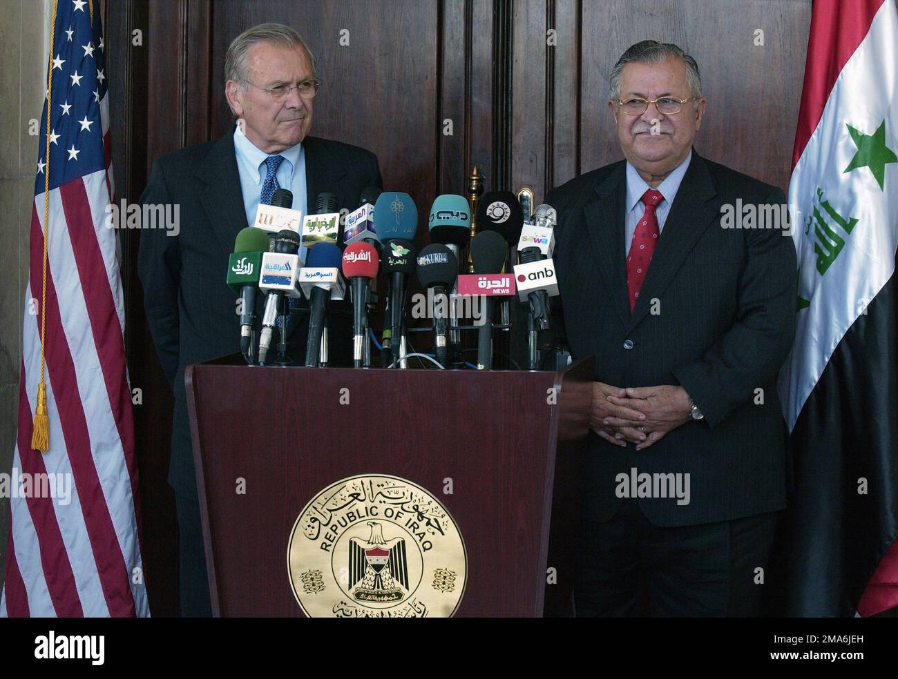 Donald rumsfeld visit iraq hi-res stock photography and images - Alamy