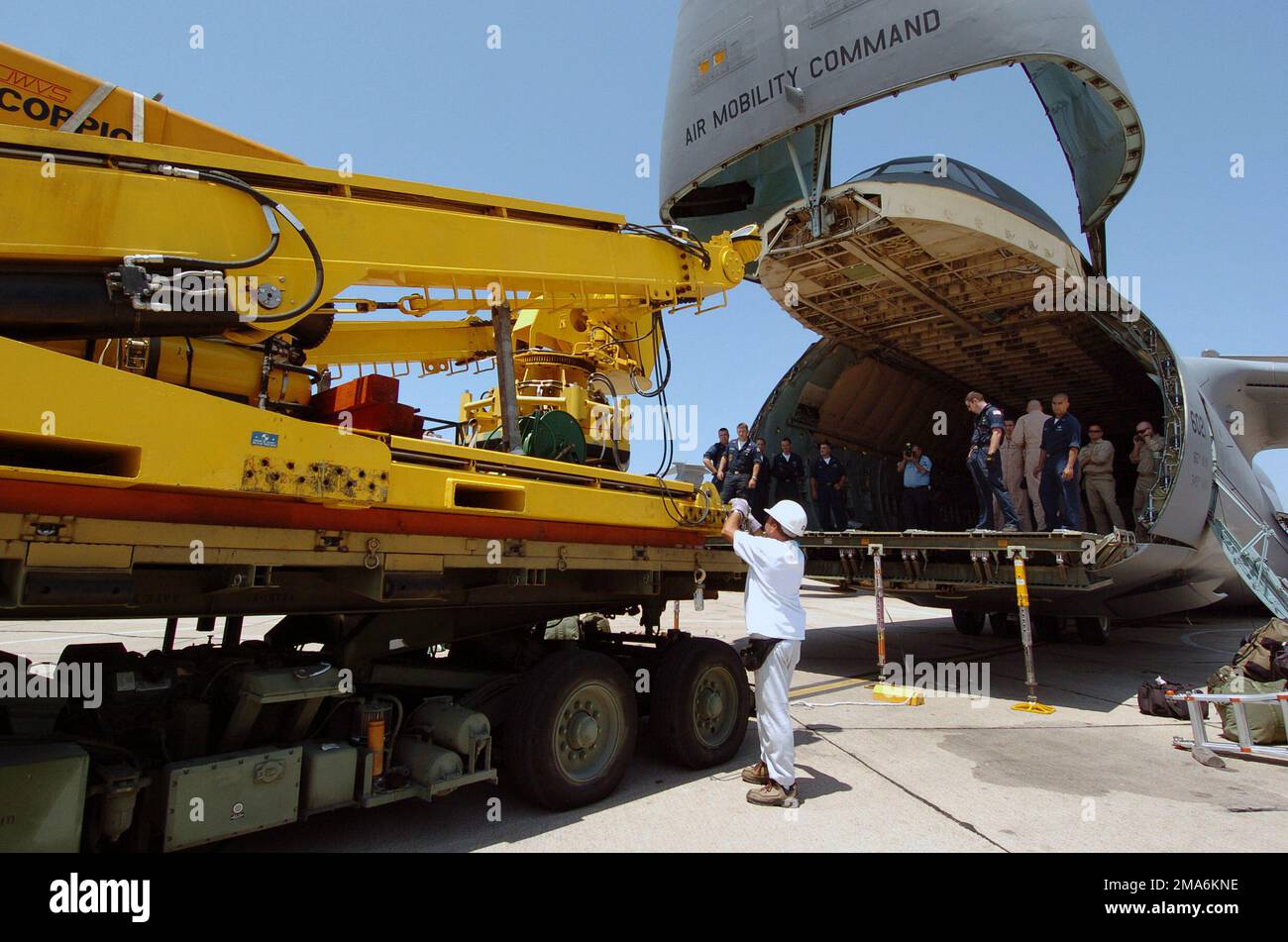 US Navy (USN) Sailors assigned to the Deep Submergence Unit (DSU), load ...