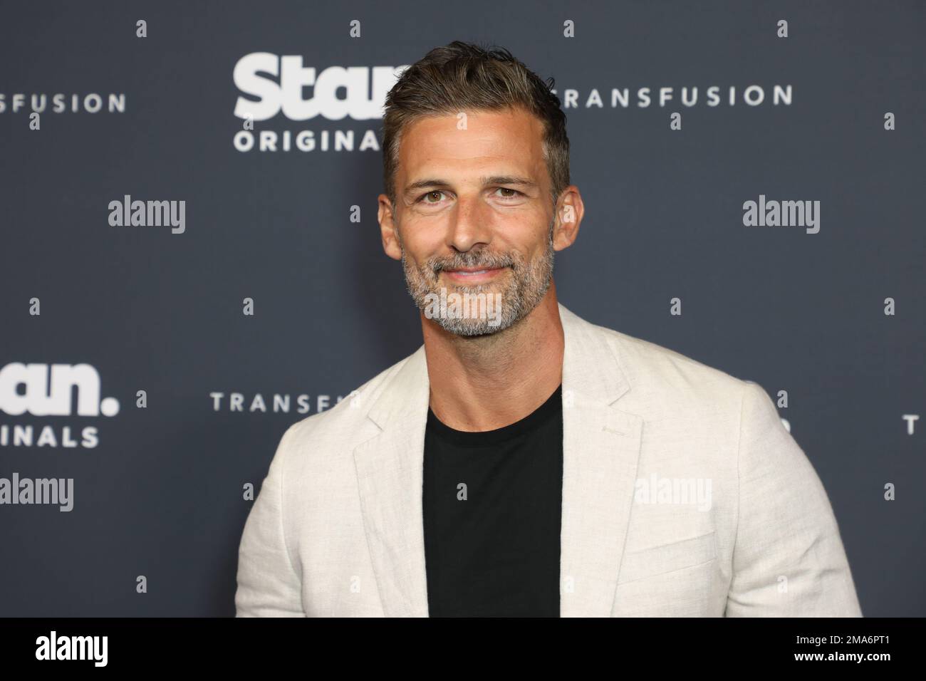 Sydney, Australia. 19th January 2023. Tim Robards arrives on the red ...