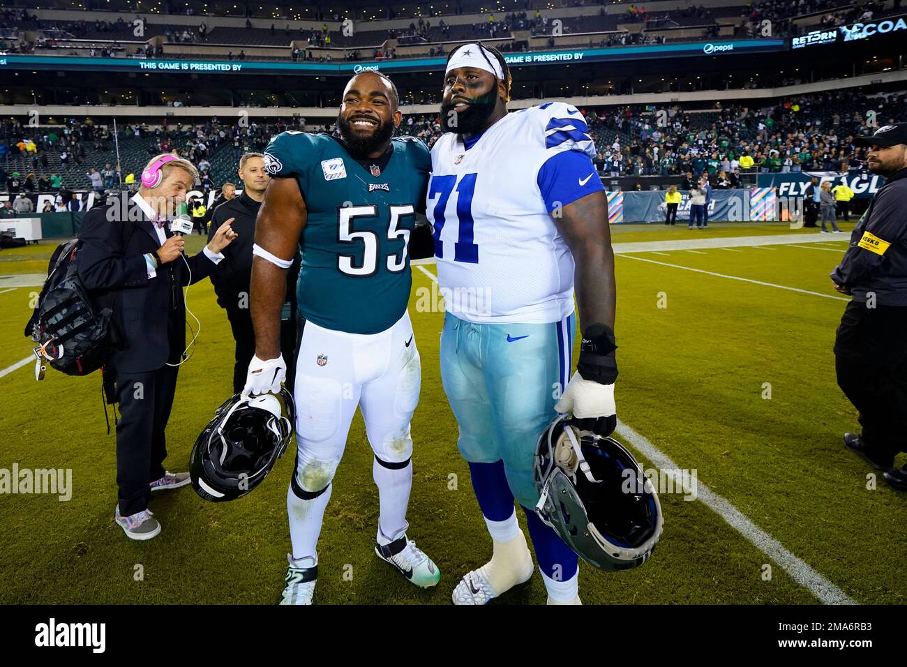 Philadelphia Eagles' Brandon Graham poses for a photo with Dallas ...