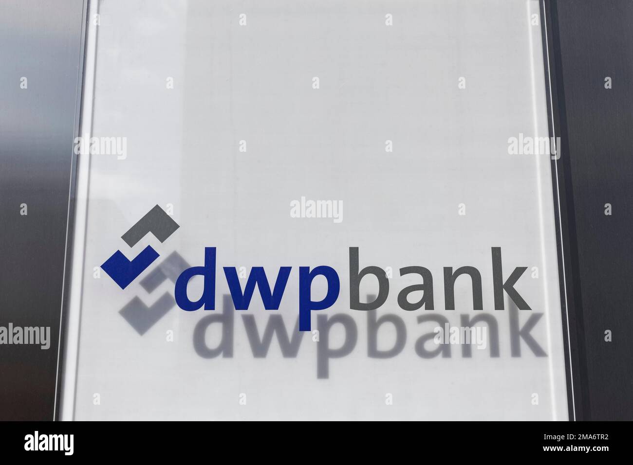 Deutsche Wertpapier Service Bank AG, dwp Bank, Logo on the building ...