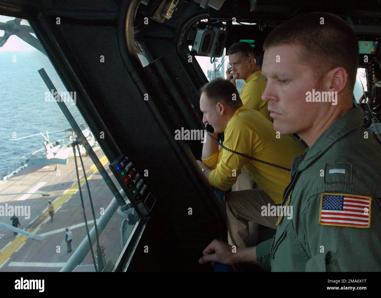 050901 N 4781d 003 Base Uss Iwo Jima Lhd 7 Scene Major Command