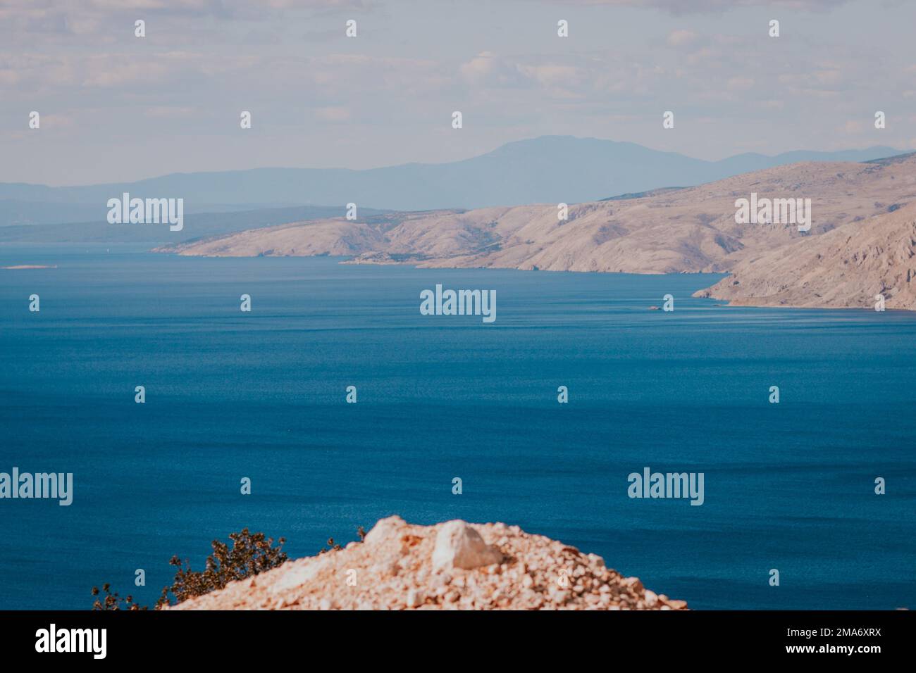 Islands surrounded ocean mountains summer hi-res stock photography and ...