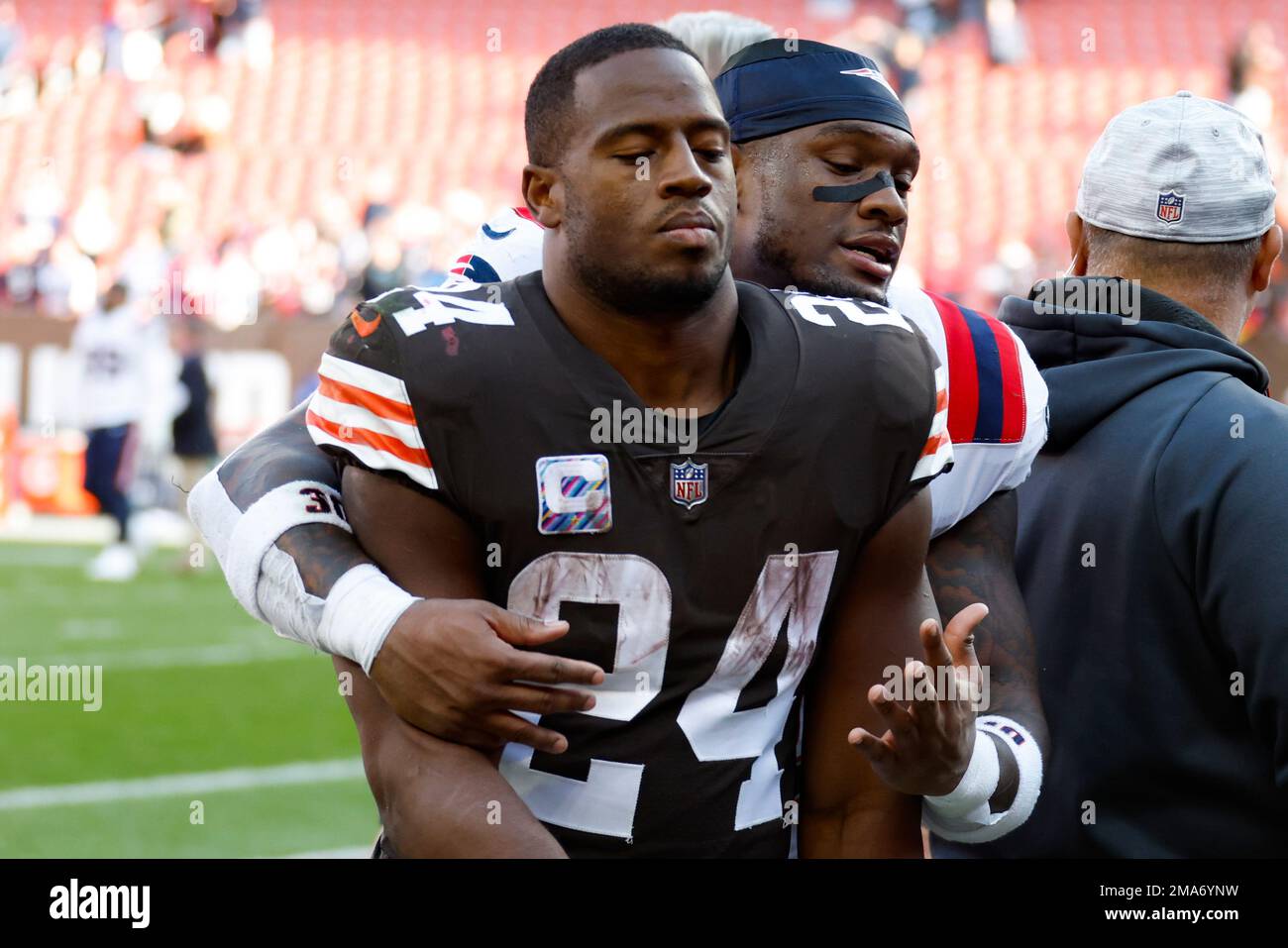 Cleveland Browns running back Nick Chubb (24) gets a hug from New ...