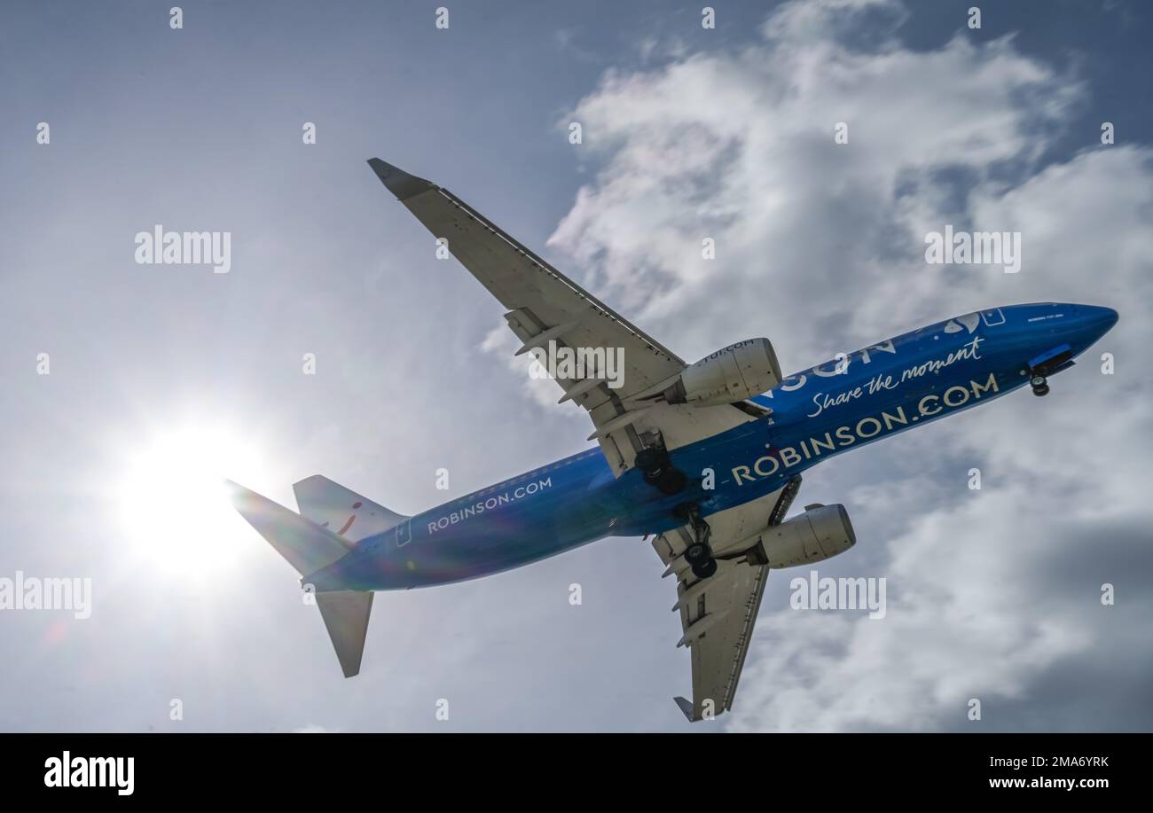 Landing approach holiday plane Robinson. com, Airport, Frankfurt am ...