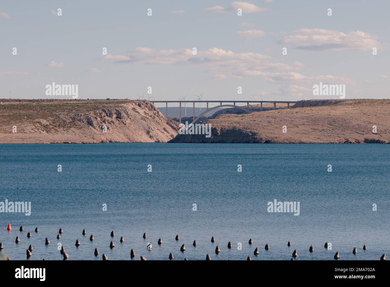 Bridge over ocean cliff hi-res stock photography and images - Alamy