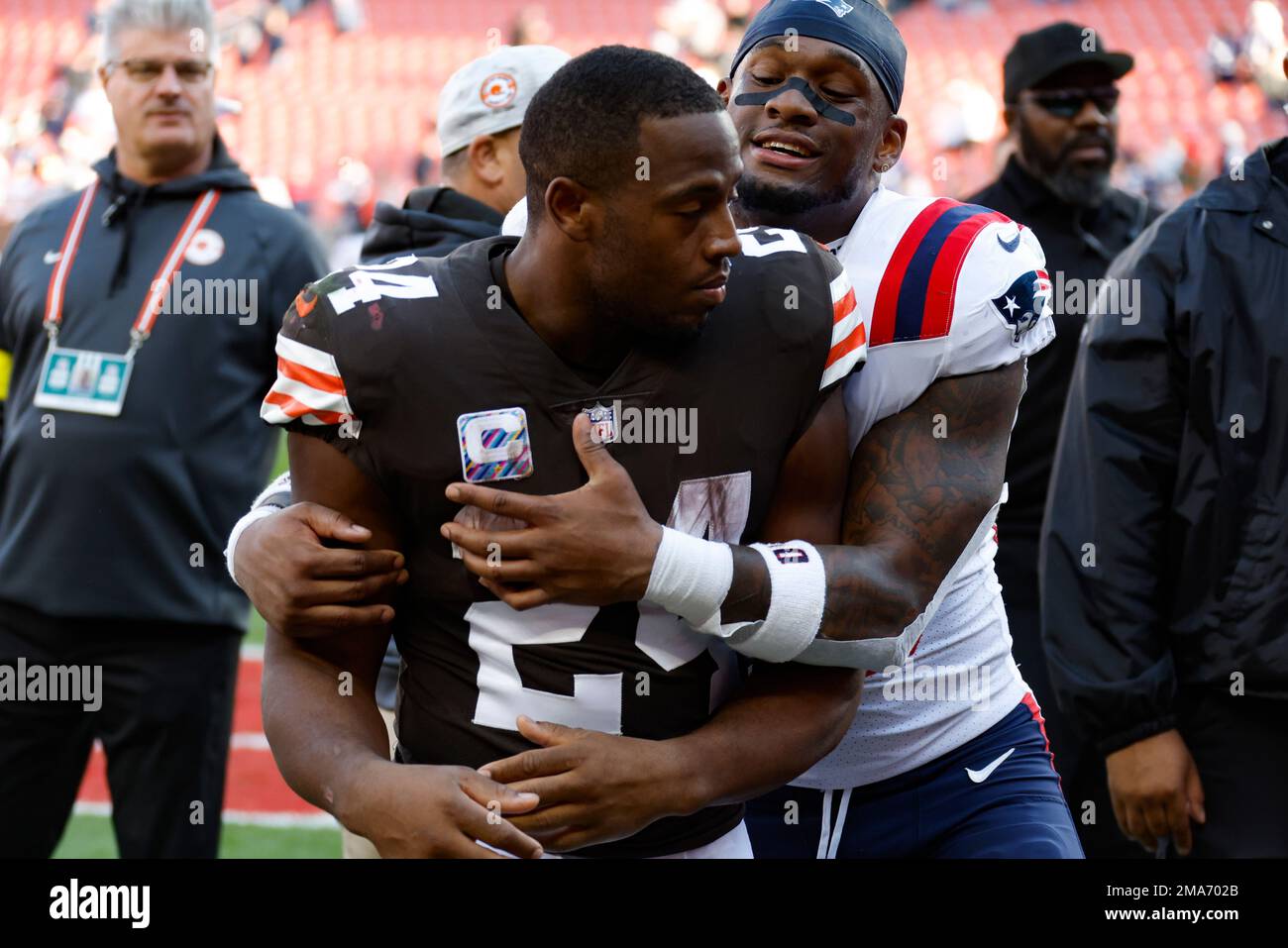 Cleveland Browns running back Nick Chubb (24) gets a hug from New ...