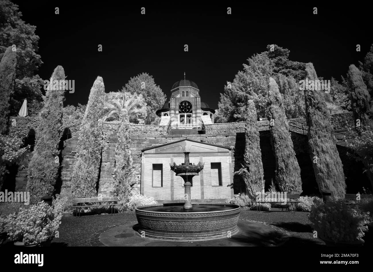 Fountain and pavilion Belvedere in Moorish style, subtropical terraces ...