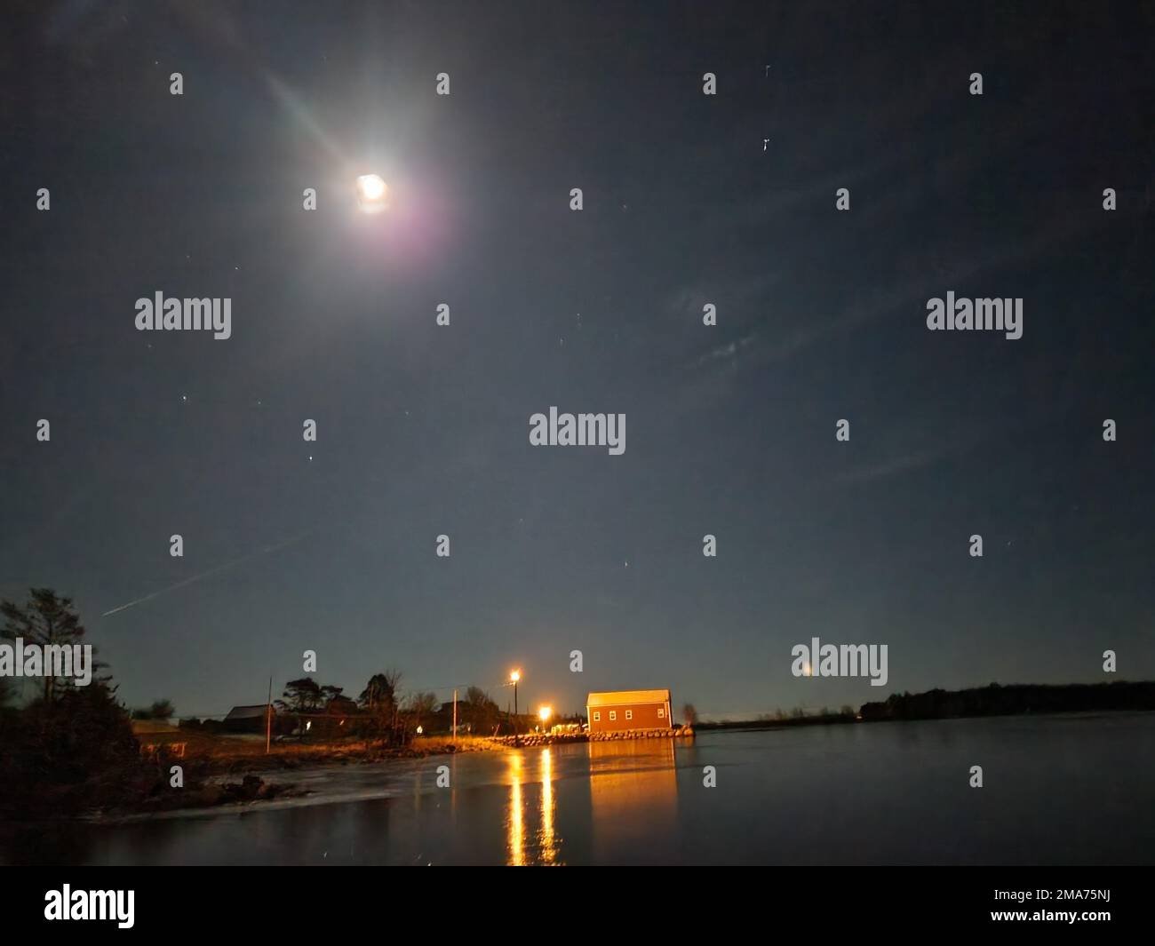 Moonlight lake shore night hi-res stock photography and images - Alamy
