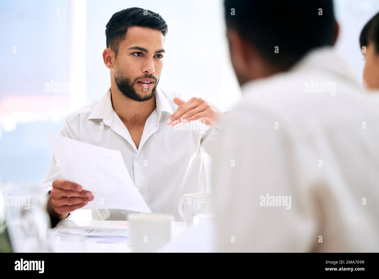 Talking at same level hi-res stock photography and images - Alamy