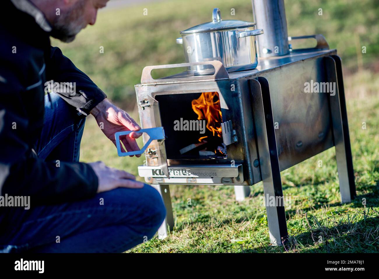 Meppen, Germany. 18th Jan, 2023. Markus Vähnig, chairman of the aid ...