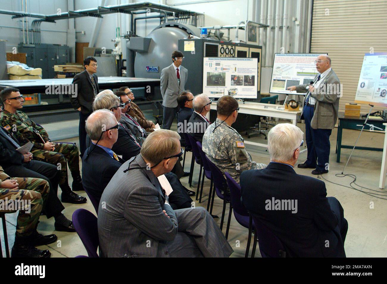 Instructor of the briefin hi-res stock photography and images - Alamy