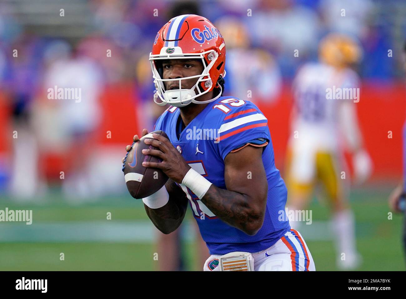 Florida quarterback Anthony Richardson warms up before an NCAA college ...