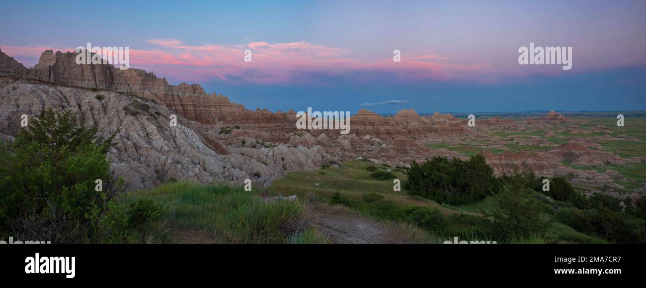 A view of a sunset along the Cliff Shelf Nature Trail at Badlands ...