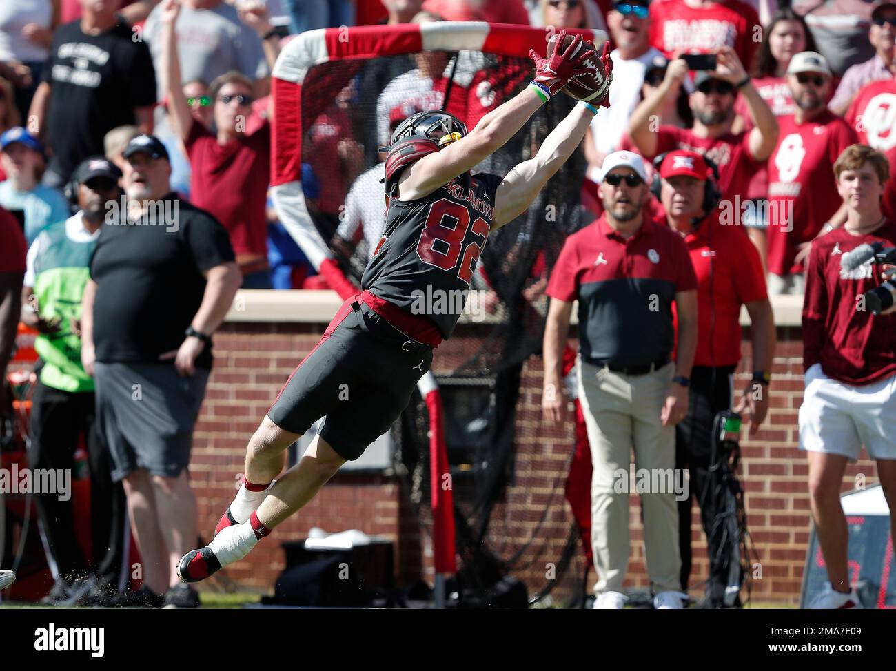 Oklahoma wide receiver Gavin Freeman (82) makes a catch a leaping catch ...