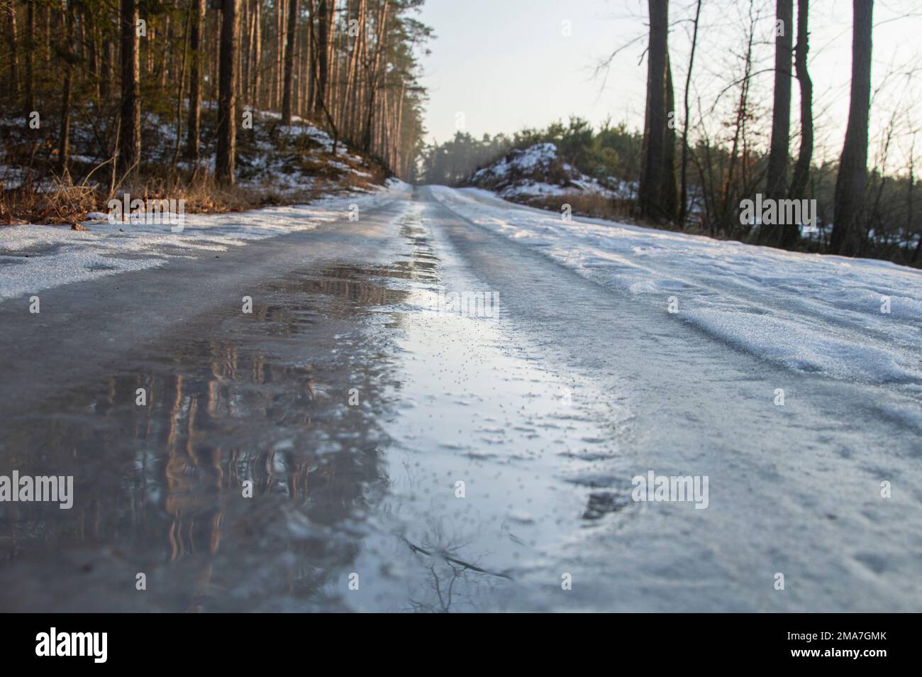 Road covered in water hi-res stock photography and images - Alamy