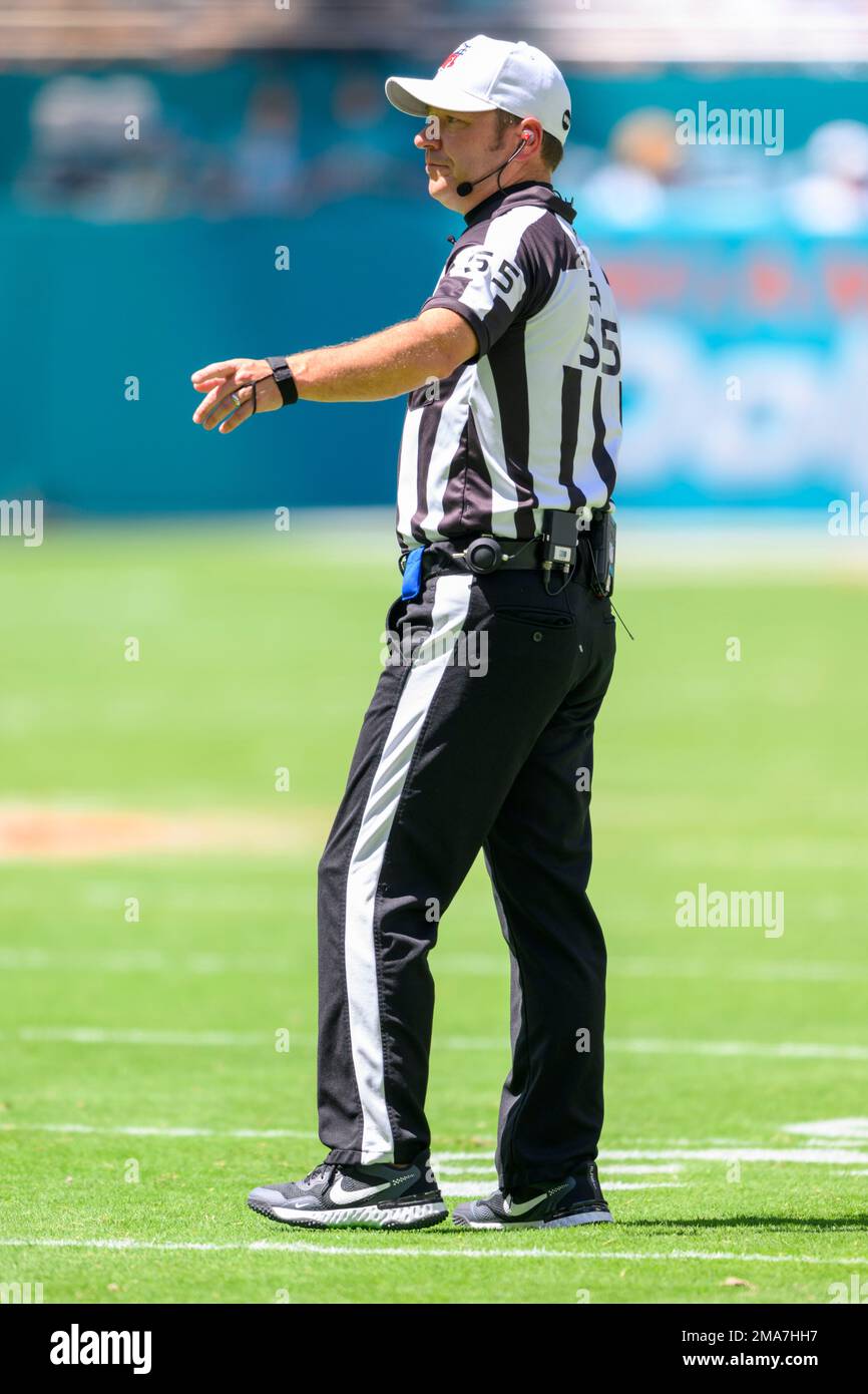 NFL referee Alex Kemp gestures during an NFL football game between the ...