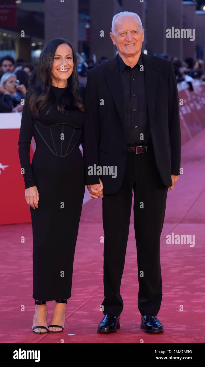 Santo Versace is flanked by his wife Francesca De Stefano as they ...
