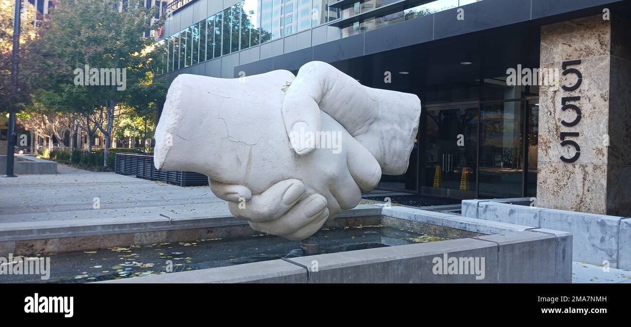 Handshake sculpture hi-res stock photography and images - Alamy