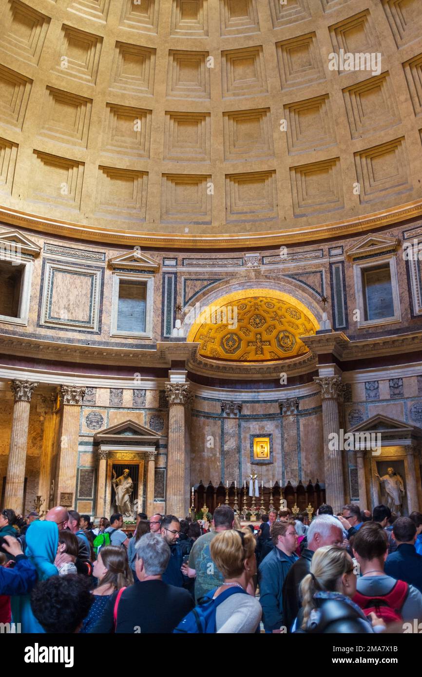 People in Rome the Italian capital Stock Photo - Alamy
