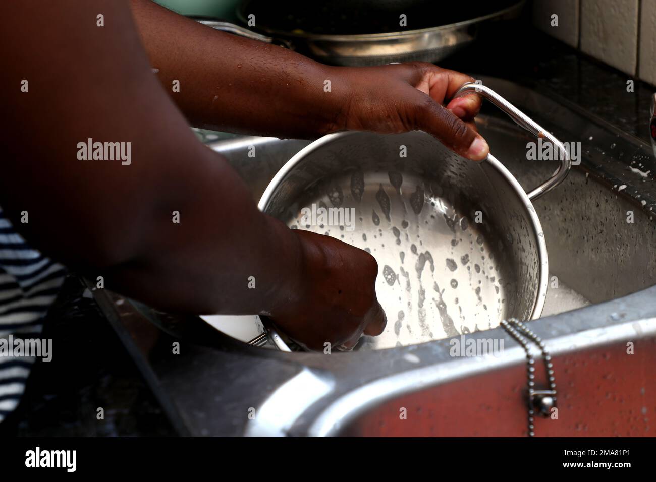 African maid hi-res stock photography and images - Alamy