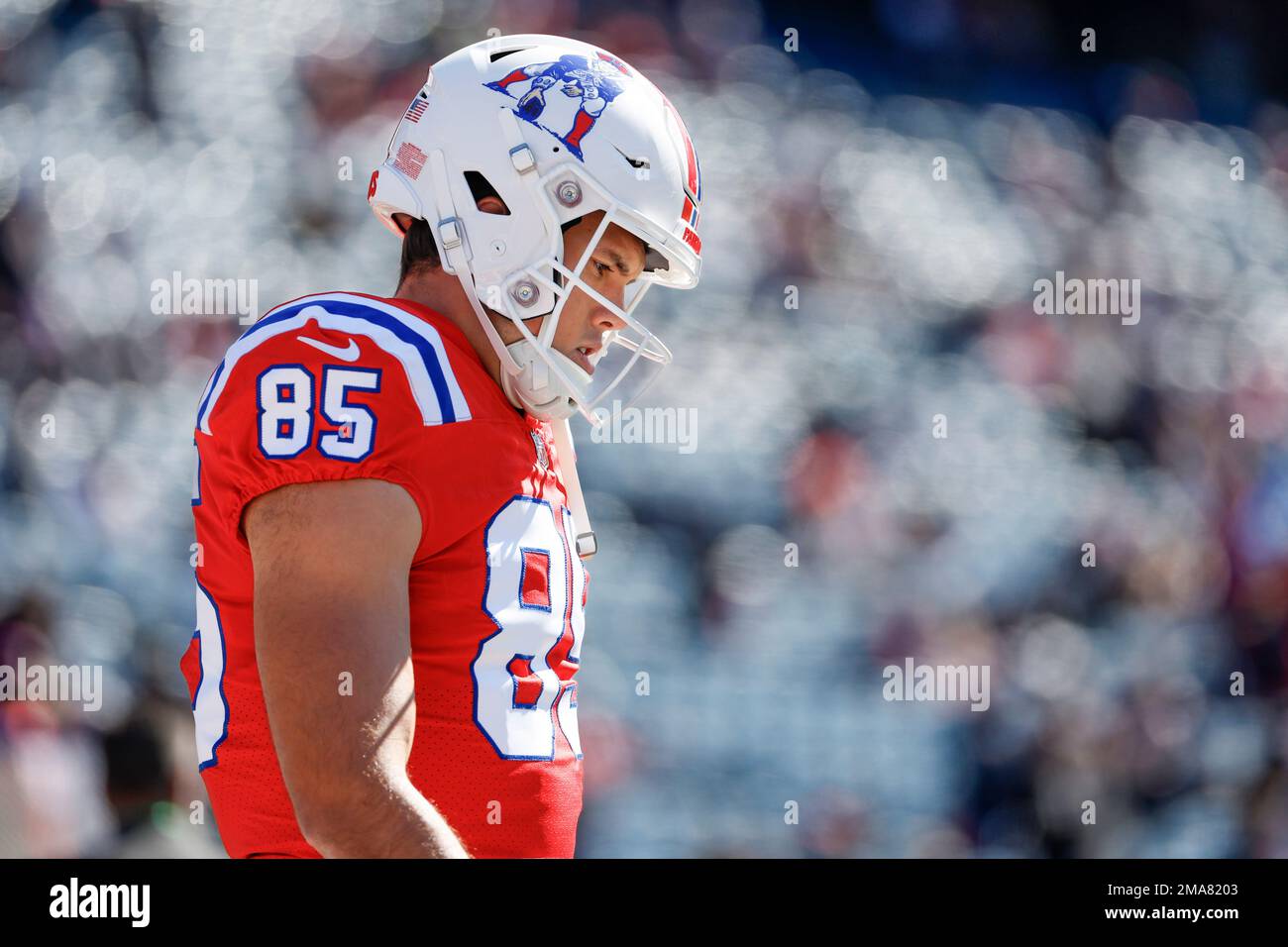 New England Patriots tight end Hunter Henry (85) on the field before ...