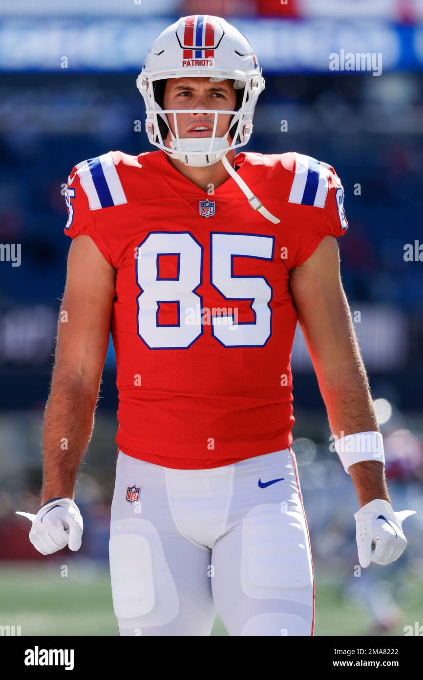 New England Patriots tight end Hunter Henry (85) on the field before ...
