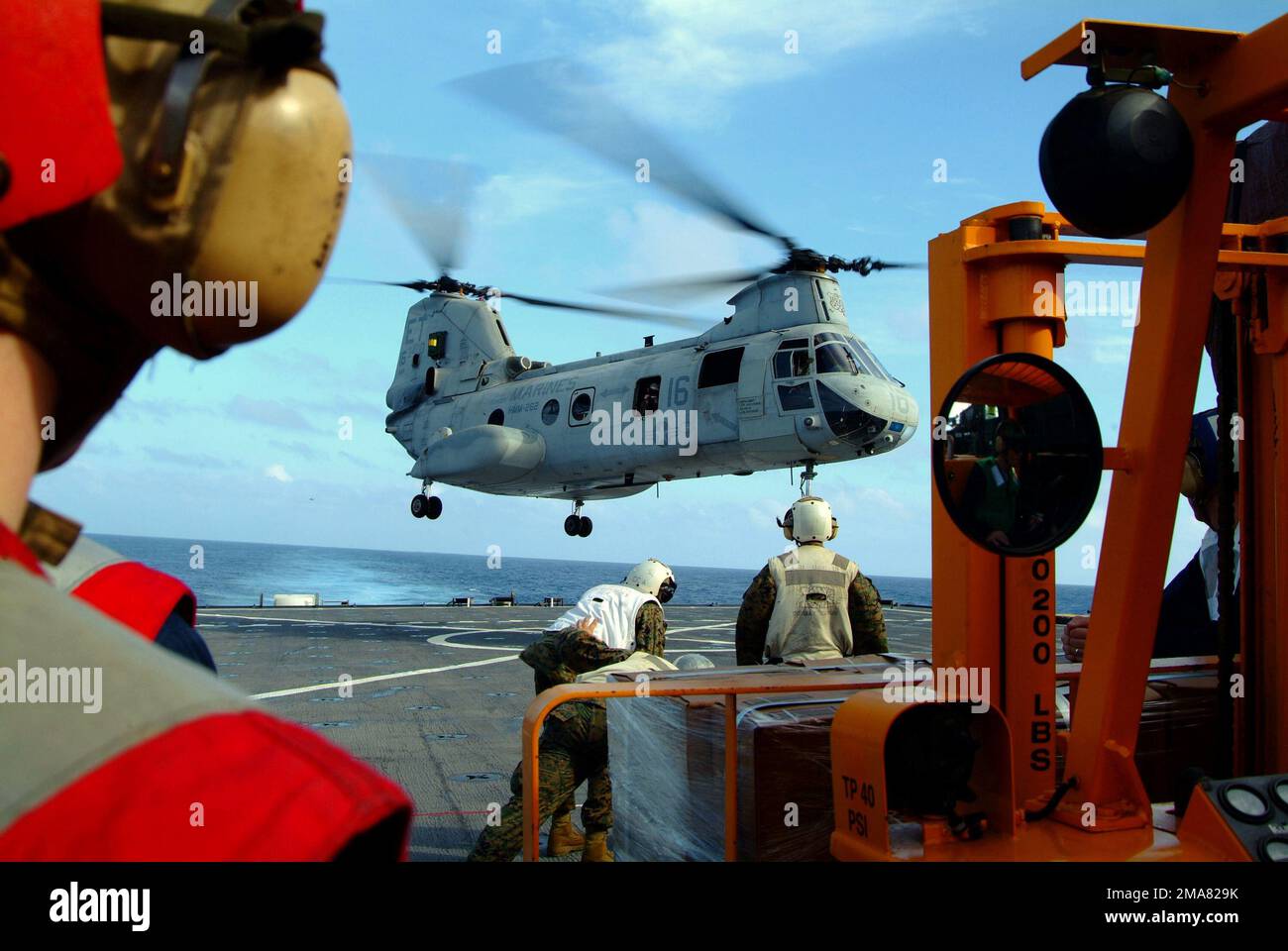 060219-N-4772B-004. Base: USS Harpers Ferry (LSD 49 Stock Photo - Alamy