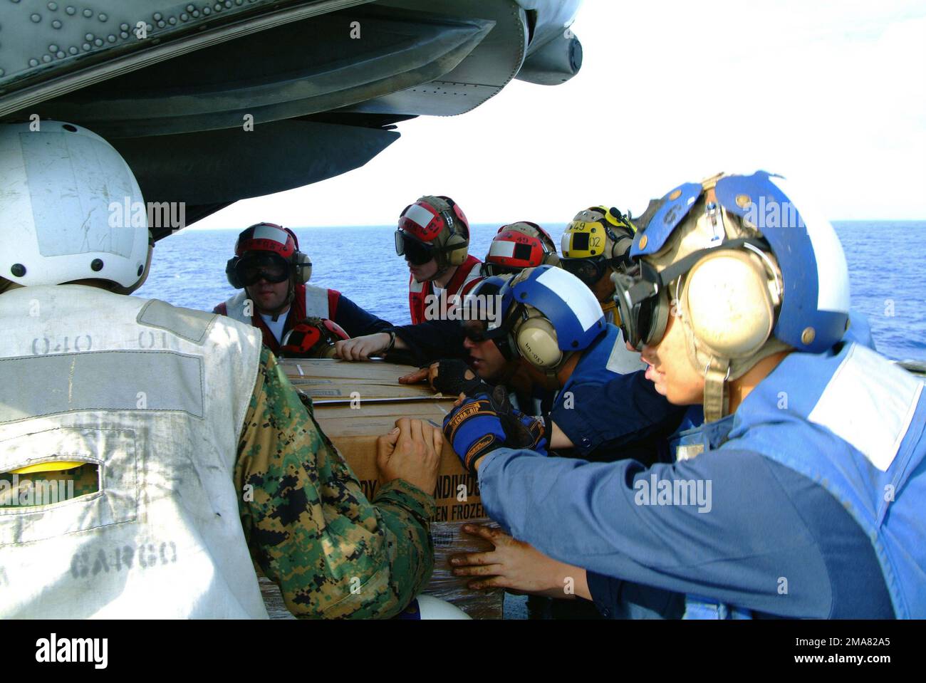 060219-N-4772B-018. Base: USS Harpers Ferry (LSD 49 Stock Photo - Alamy