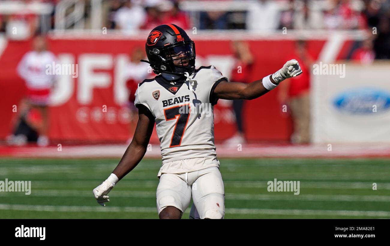 Oregon State wide receiver Silas Bolden (7) prepares to run downfield ...