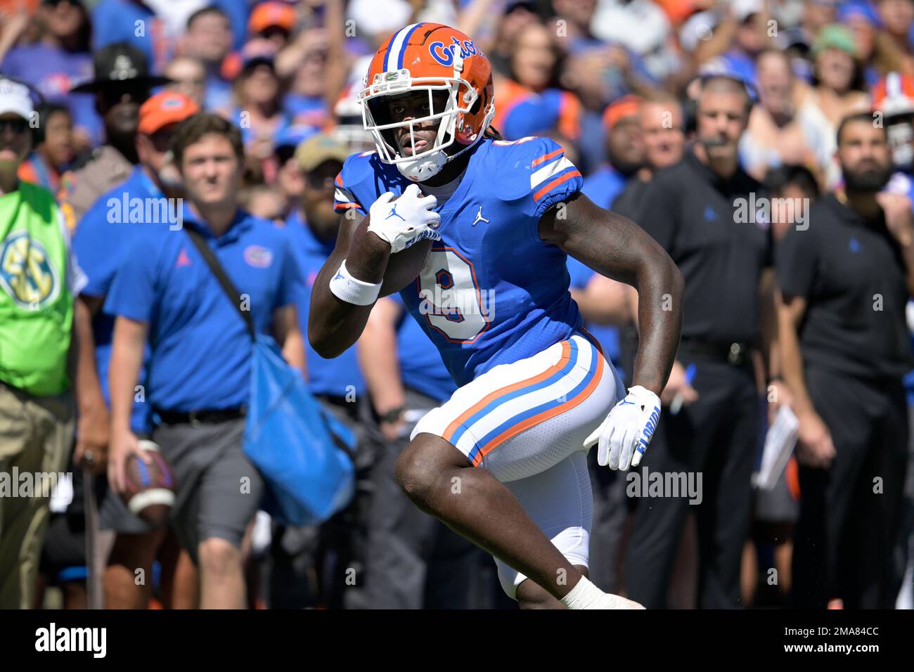 Florida tight end Keon Zipperer (9) runs after catching a pass during ...