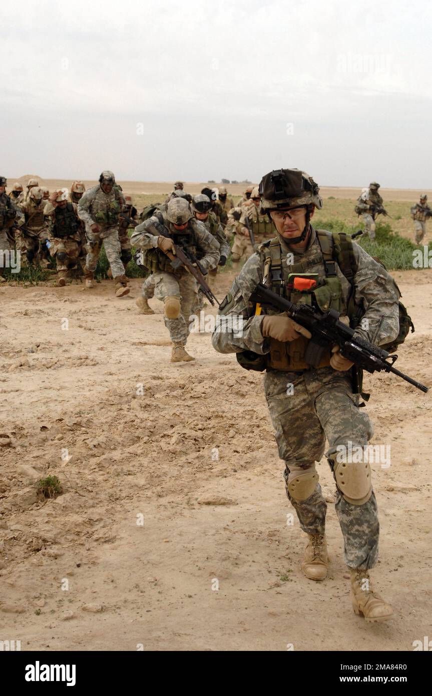 2 4 iraqi army hi-res stock photography and images - Alamy