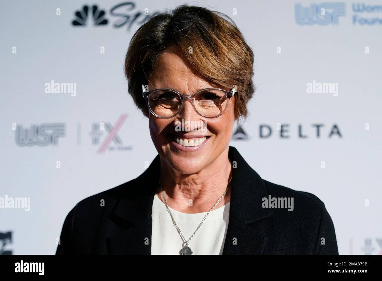 Mary Carillo poses for photos on the red carpet at the Women's Sports ...