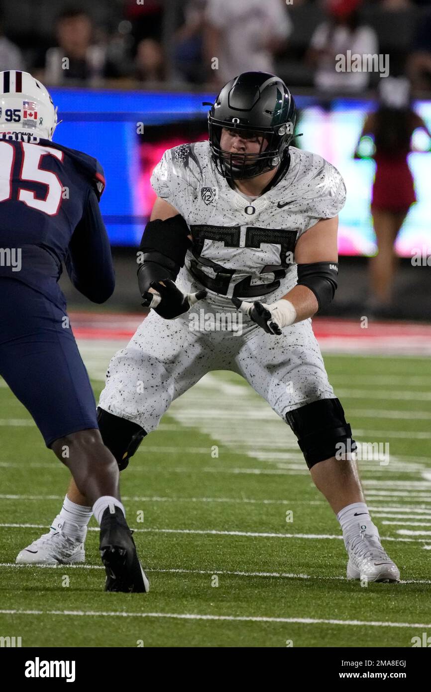 Oregon offensive lineman Ryan Walk (53) in the first half during an ...