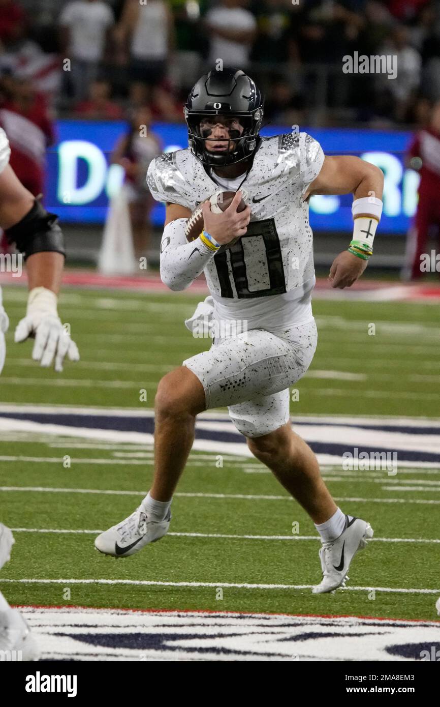 Oregon quarterback Bo Nix (10) in the first half during an NCAA college ...