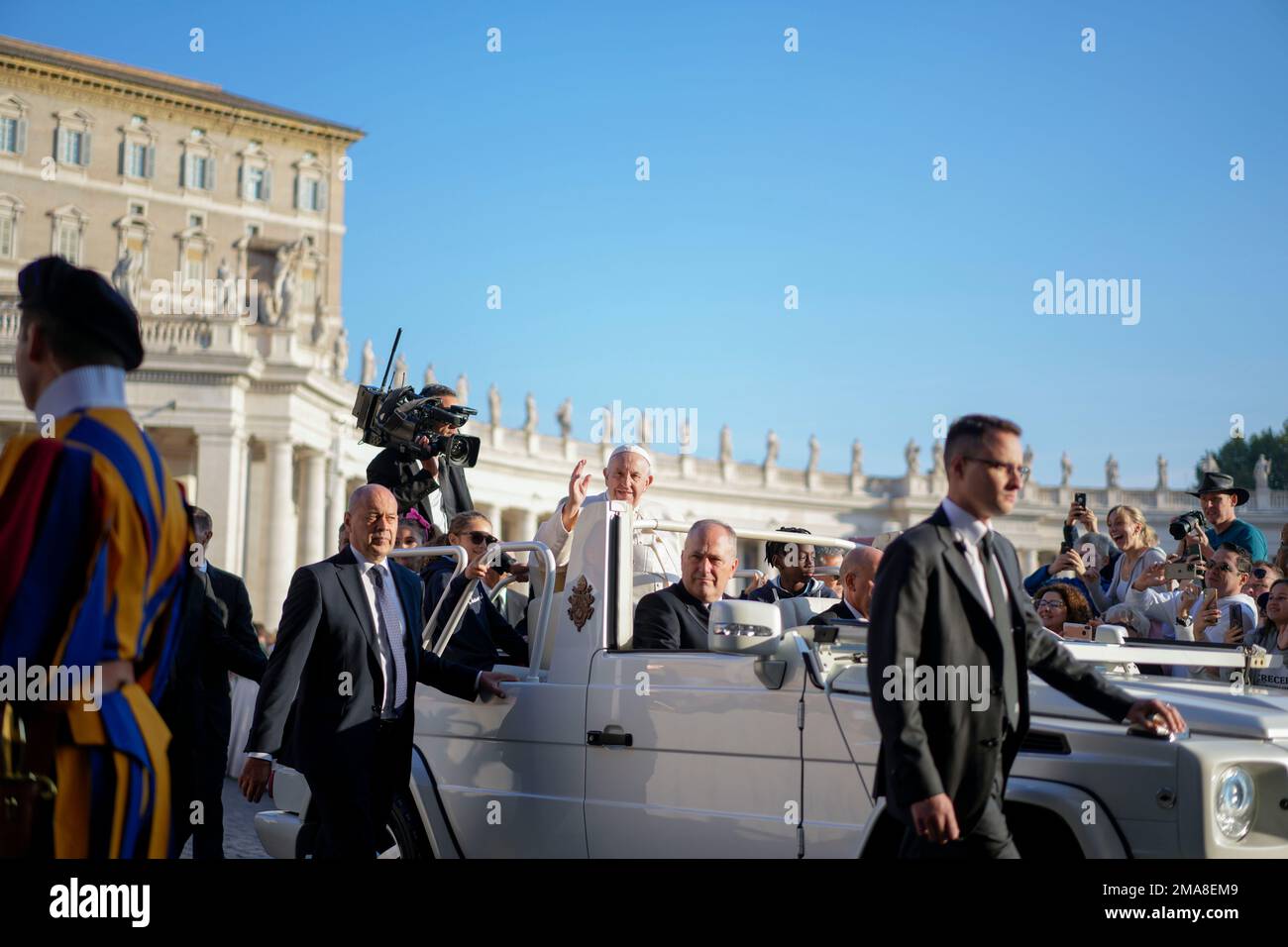 Pope Francis arrives for his weekly general audience in St. Peter's ...