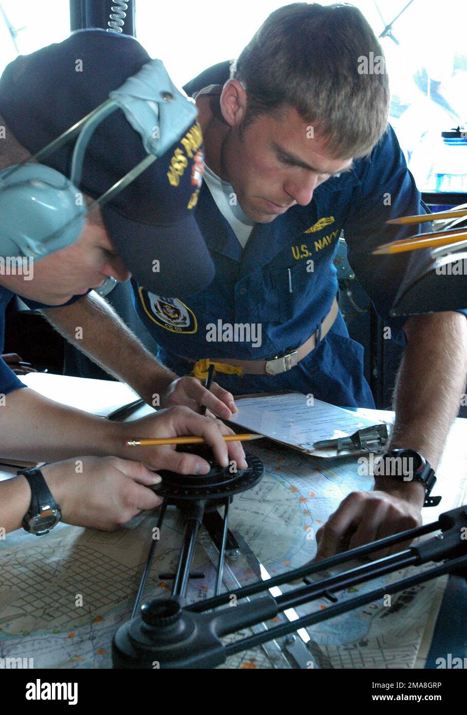 060327-N-1328S-017. Base: USS Princeton (CG 59 Stock Photo - Alamy