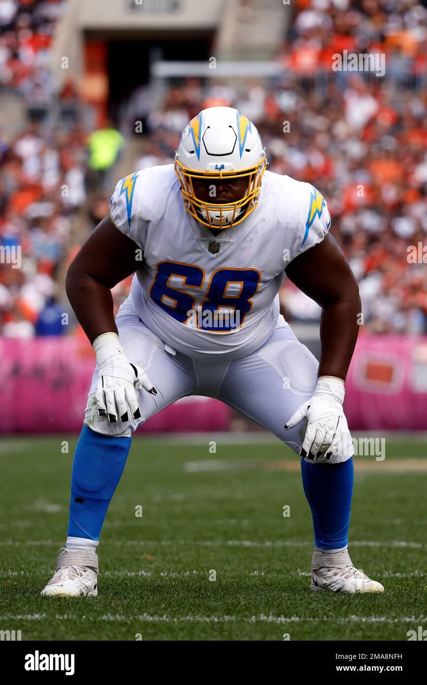 Los Angeles Chargers guard Jamaree Salyer (68) lines up for a play ...