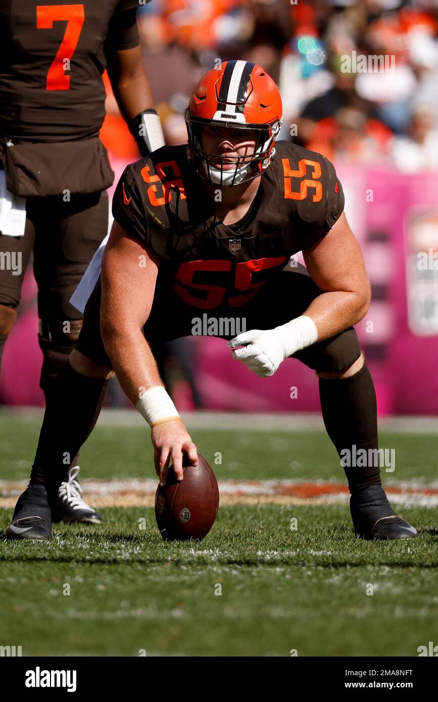 Cleveland Browns center Ethan Pocic (55) lines up for a play during an ...