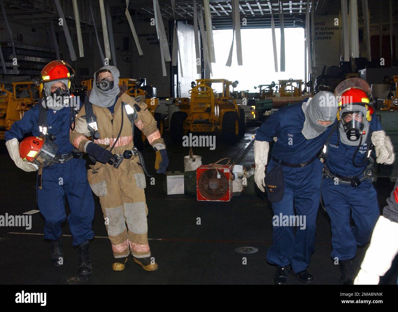 060404-N-1786N-080. Base: USS Tarawa (LHA 1 Stock Photo - Alamy