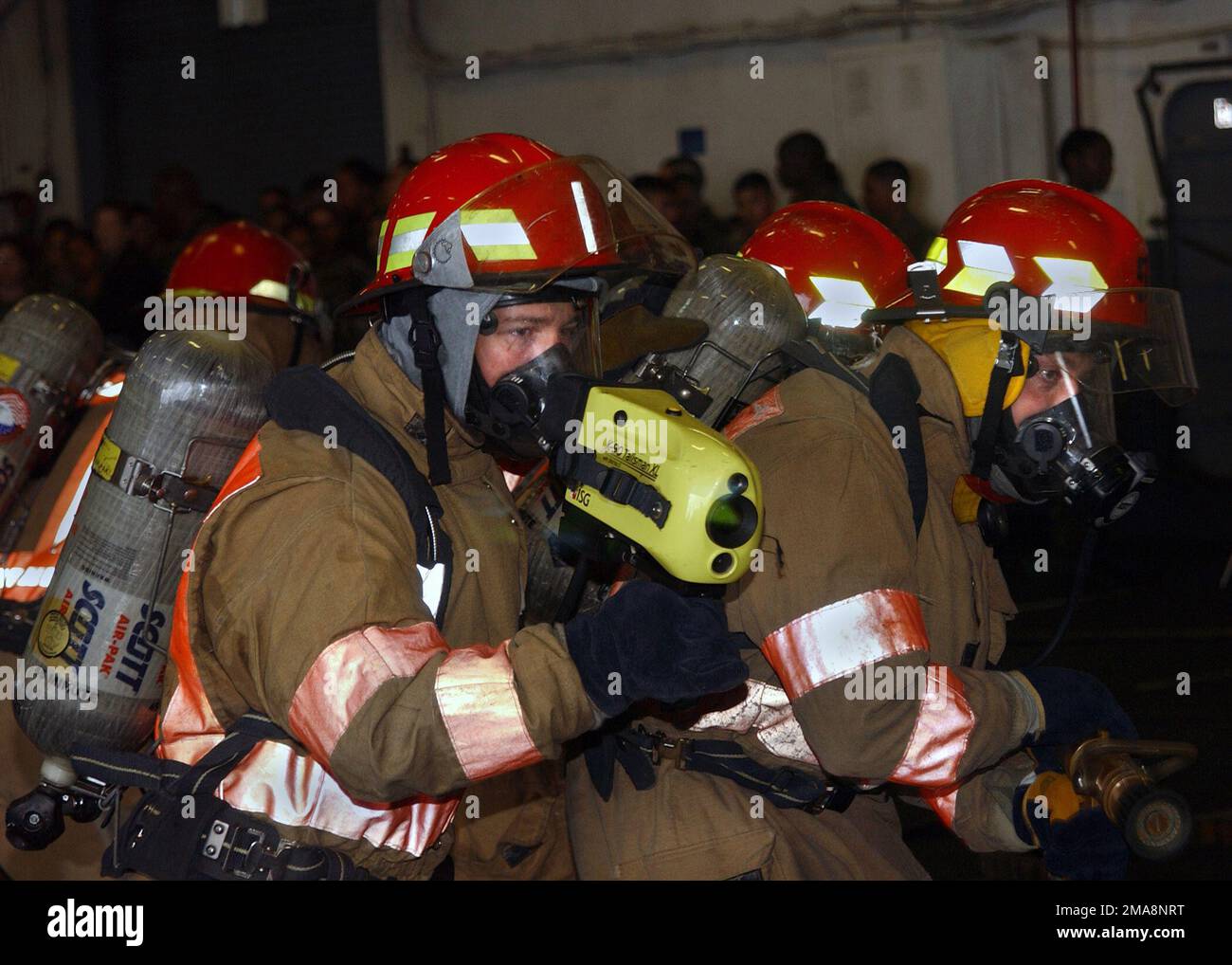 060404-N-1786N-075. Base: USS Tarawa (LHA 1 Stock Photo - Alamy